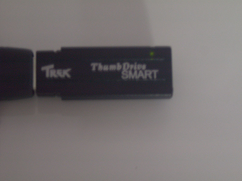 Techware Labs - Reviews - Trekstor 16MB Thumbdrive